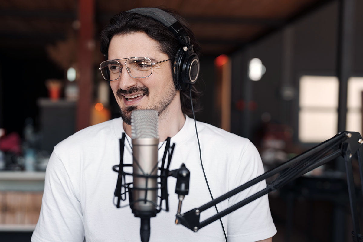 6 Advantages of Hiring Professional Voice Actors for Your Video